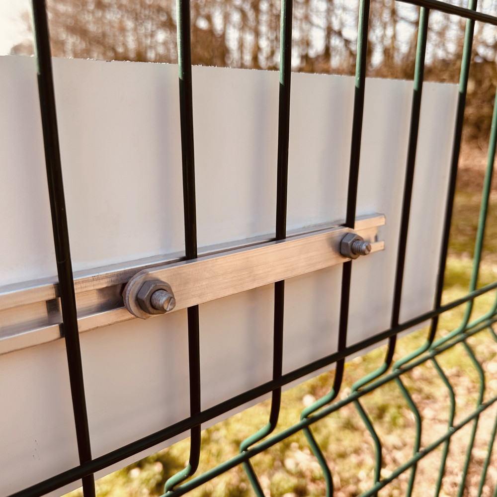 Rail aluminium pour fixation poteau de signalisation